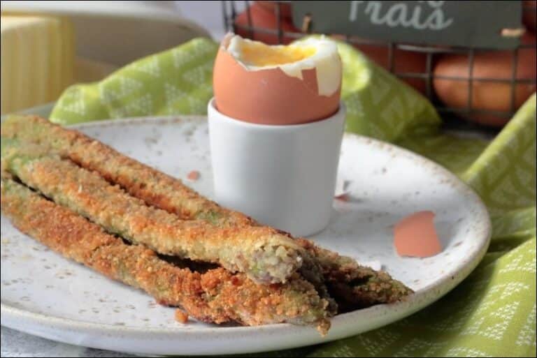 Oeuf coque et mouillettes d'asperges panées aux noisettes - Happy papilles